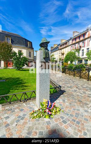 France, Finistere, Quimper, Steir quay, Jean Moulin bust Stock Photo ...