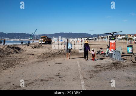 Beach sand overflows bike path after very high tides, Playa Del Rey ...