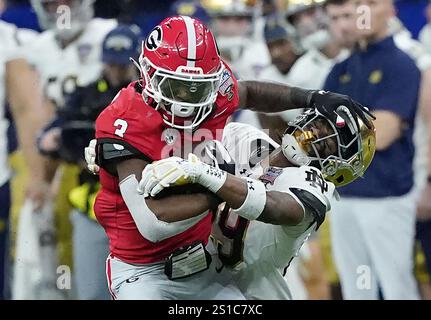 Georgia running back Nate Frazier, center, runs with the ball before ...