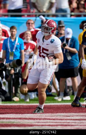 Alabama tight end Robbie Ouzts (TE18) poses for a portrait at the NFL ...
