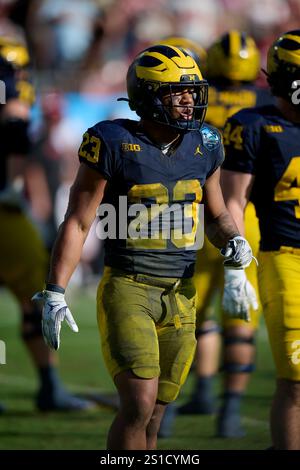 Michigan running back Jordan Marshall (23) carries during the first ...