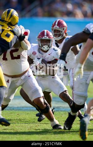 Alabama running back Jam Miller (26) runs with the ball during the ...