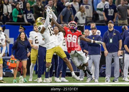 Notre Dame cornerback Leonard Moore (15) pursues Ohio State wide ...