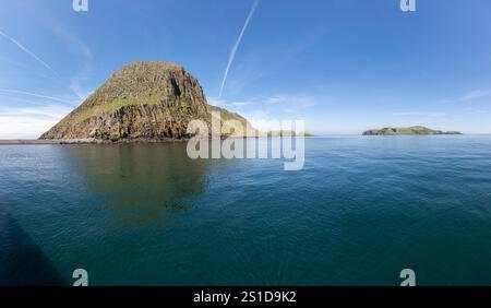 Eilean an Taighe and Garbh Eilean, Shiant islands, Isle of Harris ...