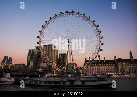 Sunset reflecting on London Eye pod,England,UK Stock Photo - Alamy
