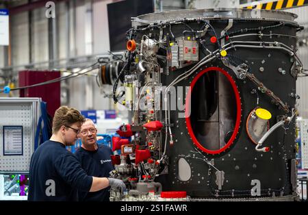 Blankenfelde Mahlow, Germany. 03rd Jan, 2025. Federal Chancellor Olaf ...