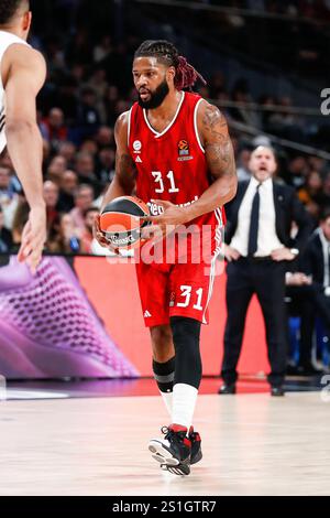 Devin Booker (L) of FC Bayern Munich and David McCormack (R) of Alba ...