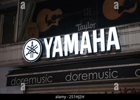 YAMAHA store brand logo sign Stock Photo - Alamy