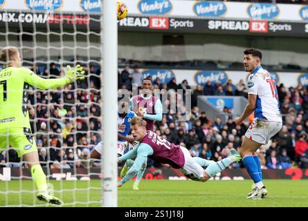 Burnley’s Zian Flemming scores their side's first goal of the game ...
