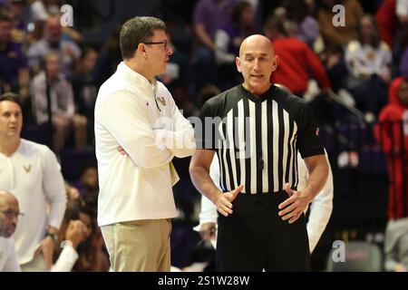 Vanderbilt head coach Mark Byington yells to his players during the ...