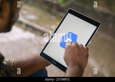 Google Cloud Storage Logo on Smartphone Stock Photo - Alamy