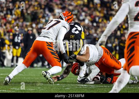 Cincinnati Bengals safety Jordan Battle (27) gestures during practice ...