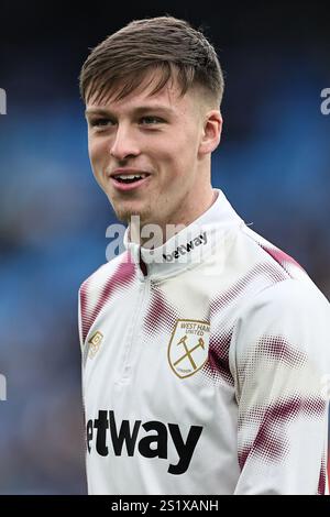 Ollie Scarles of West Ham United during the West Ham United FC v ...