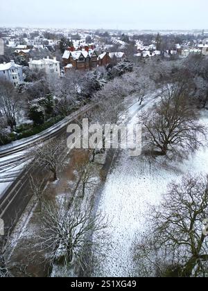 Liverpool, UK. 5th Jan, 2025. Heavy snow on the streets of Liverpool ...