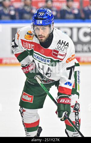 Im Bild Luca TOSTO (Augsburger Panther #77) / Freisteller / Einzelfoto ...
