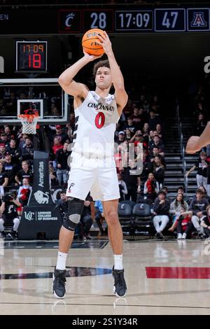 CINCINNATI, OH - JANUARY 04: Cincinnati Bearcats guard Simas Lukosius ...