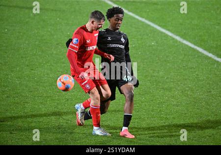 Bart van Rooij of FC Twente dribbles with the ball during the Dutch ...