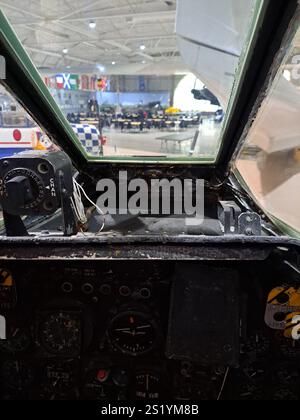 Avro Canada CF100 MK 3D at Canadian Warplane Heritage Museum on Airport ...