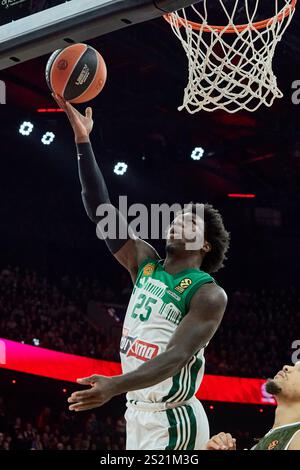 25 Kendrick Nunn of Panathinaikos AKTOR Athens competing with 21 ...