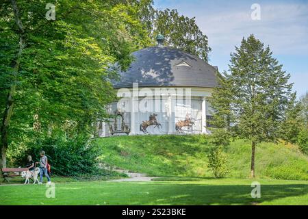 Wilhelmsbader Karussell, Staatspark Hanau Wilhelmsbad, Hanau, Hessen ...