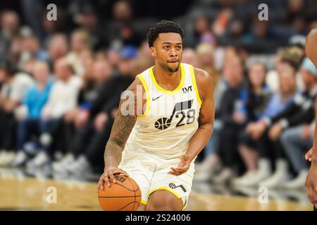 Utah Jazz guard Brice Sensabaugh (28) drives against San Antonio Spurs ...