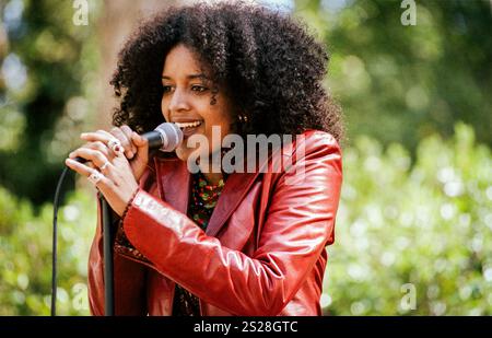 Ethiopian singer Gigi performs on stage with Tabla Beat Science at ...