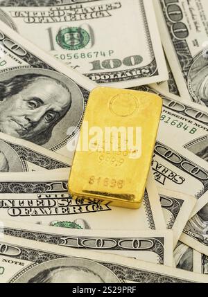 Gold bars with dollar banknotes on paper background Stock Photo - Alamy