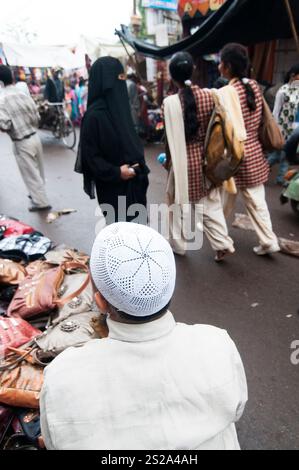 The vibrant street markets in Lucknow, Uttar Pradesh, India Stock Photo ...