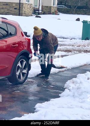 Guiseley North Yorkshire snow ice Weather Christmas clearing clear ...