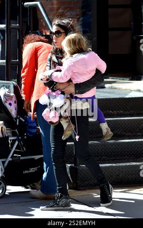 Bethenny Frankel picks up her daughter from school Featuring: Bethenny ...