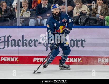 Dominik Bittner (3, EHC Red Bull Muenchen, RBM ) mit Mathias ...