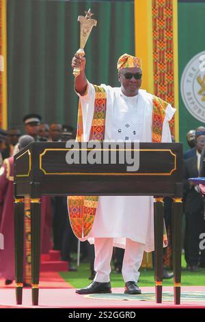 Ghana's President-elect John Dramani Mahama, takes the oath of office ...