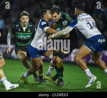 Max Ojomoh of Bath Rugby tackles Louis Rees-Zammit of Bristol Bears ...