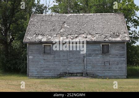 Old abandoned, vacant house with falling down or dilapidated front porch in rural Alabama ...