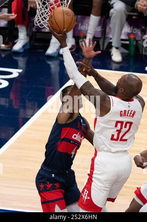 Houston Rockets forward Jeff Green pushes down the court during the ...
