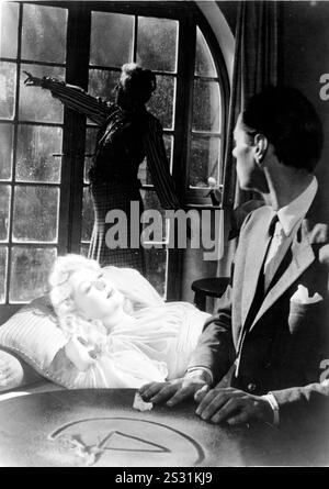 BLITHE SPIRIT, Margaret Rutherford, 1945 Stock Photo - Alamy