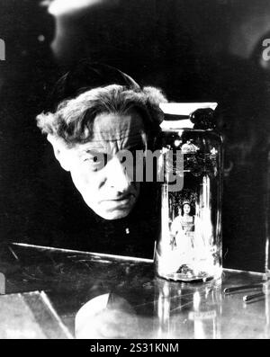 THE BRIDE OF FRANKENSTEIN ERNEST THESIGER Date: 1935 Stock Photo - Alamy