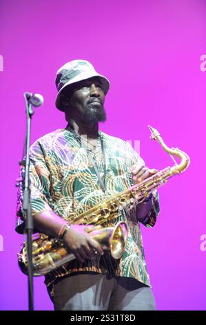 Der britische Jazz-Saxophonist Tony Kofi beim Internationalen ...