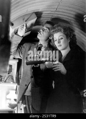 MRS MINIVER GREER GARSON, WALTER PIDGEON Date: 1942 Stock Photo - Alamy