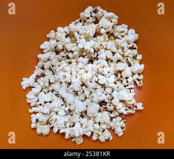 Tasty popcorn on red background Stock Photo - Alamy