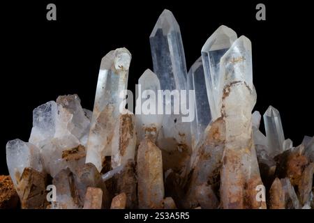 Detailed image of quartz with shimmering crystals, highlighting its ...