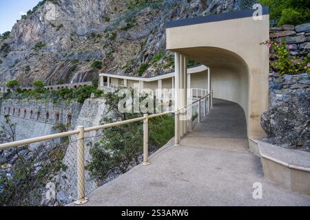 Via Dell'Amore (between Manarola and Riomaggiore), Cinque Terre ...