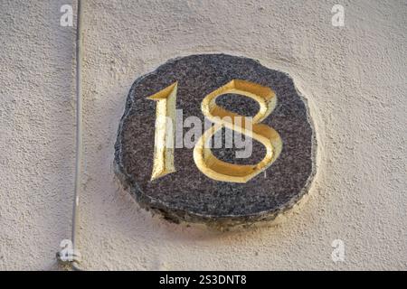 Symbolische Hausnummer 18, Salzwedel, Sachsen-Anhalt, Deutschland Stock ...