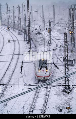 Winterwetter, starker Schneefall, Eisenbahngleise vor dem Hauptbahnhof ...