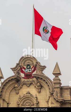 Peruvian flag at Government Palace, Lima Main Square Stock Photo - Alamy