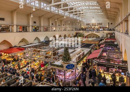 Markthalle Stuttgart im Architekturstil Jugendstil. Lebensmittelmarkt ...