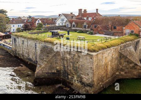 Artillery fort, Yarmouth Castle protecting the harbour, Isle of Wight ...