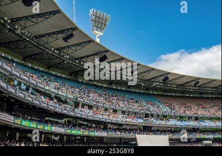 Crowds in the stadium for the Boxing Day Test cricket match at the ...