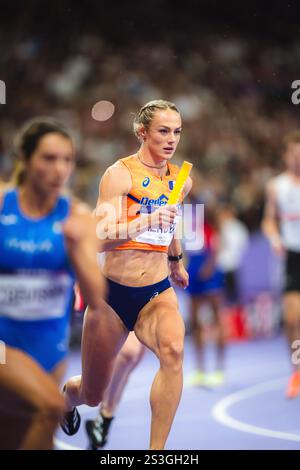 Lieke Klaver participating in the 4X400 meters relay mixed at the Paris ...
