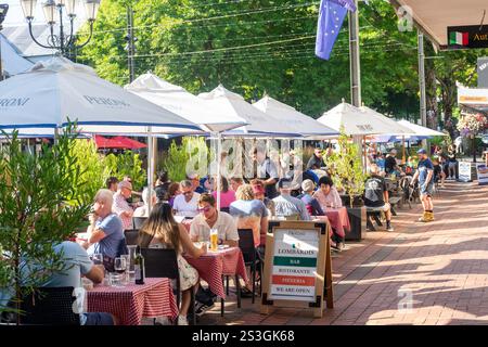 Outdoor dining, Lombardis Italian Restaurant & Bar, Trafalgar Street ...